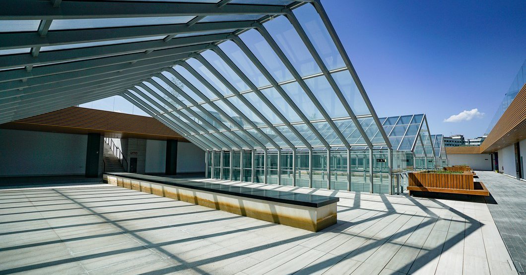 Caleido incrementa su oferta de moda y gastronomía - Revista Centros ...