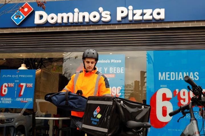 Domino's Pizza abre un nuevo local en la Ciudad Condal - Revista Centros Comerciales