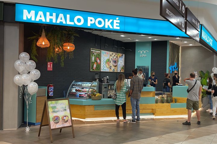 Mahalo Poké aprovecha el verano con nuevas aperturas - Revista Centros ...